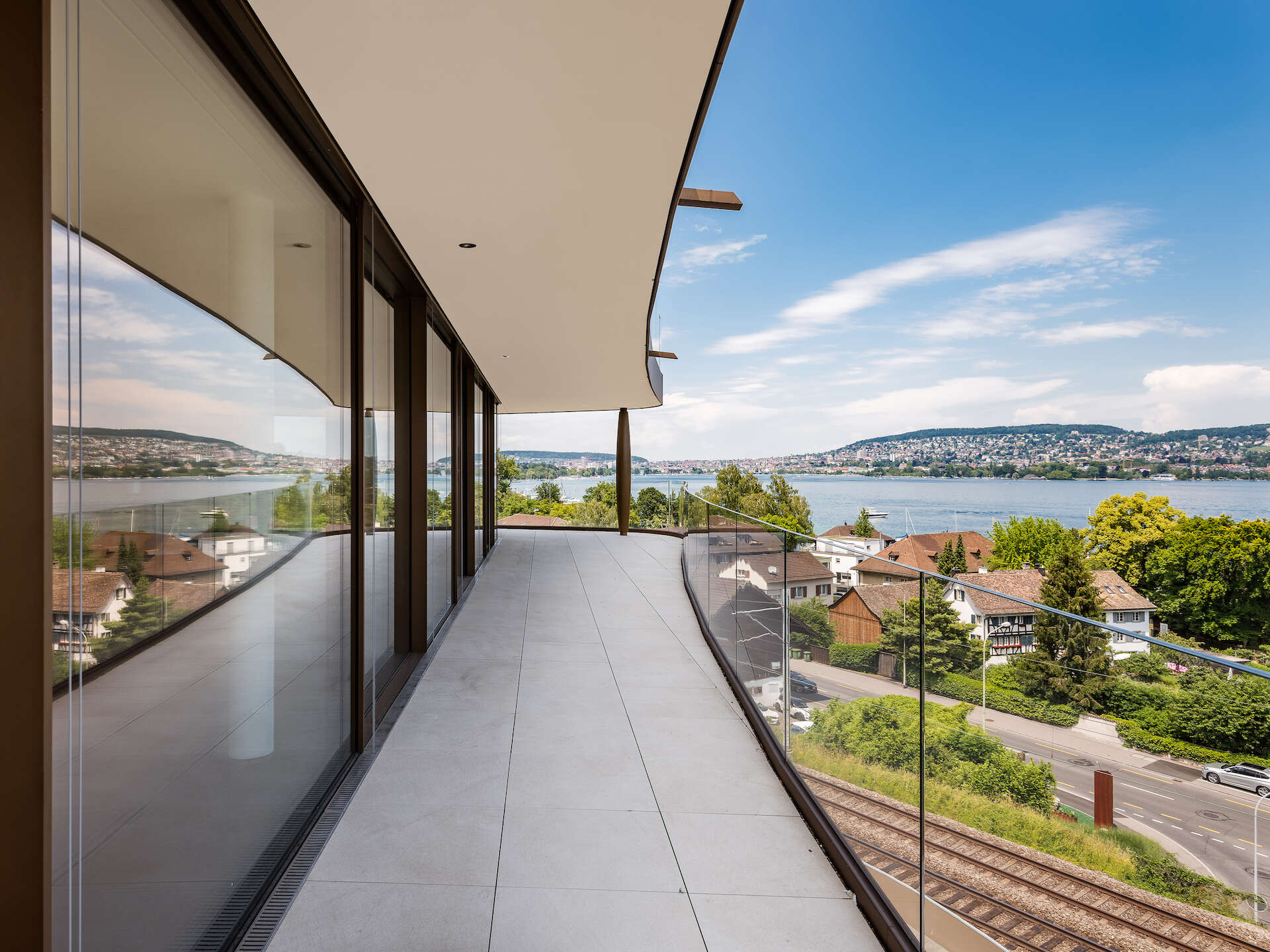 Noise protection sliding windows with excellent sound insulation