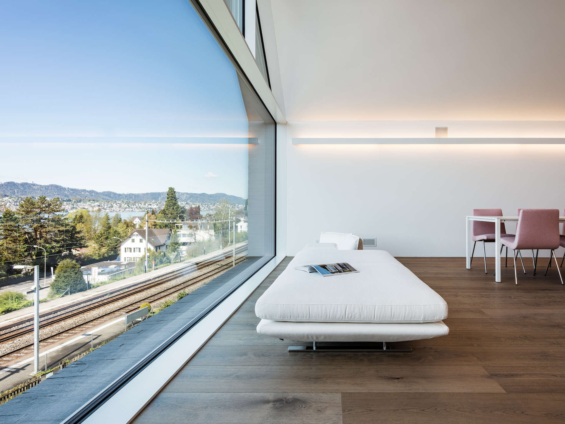 Noise protection sliding windows with excellent sound insulation