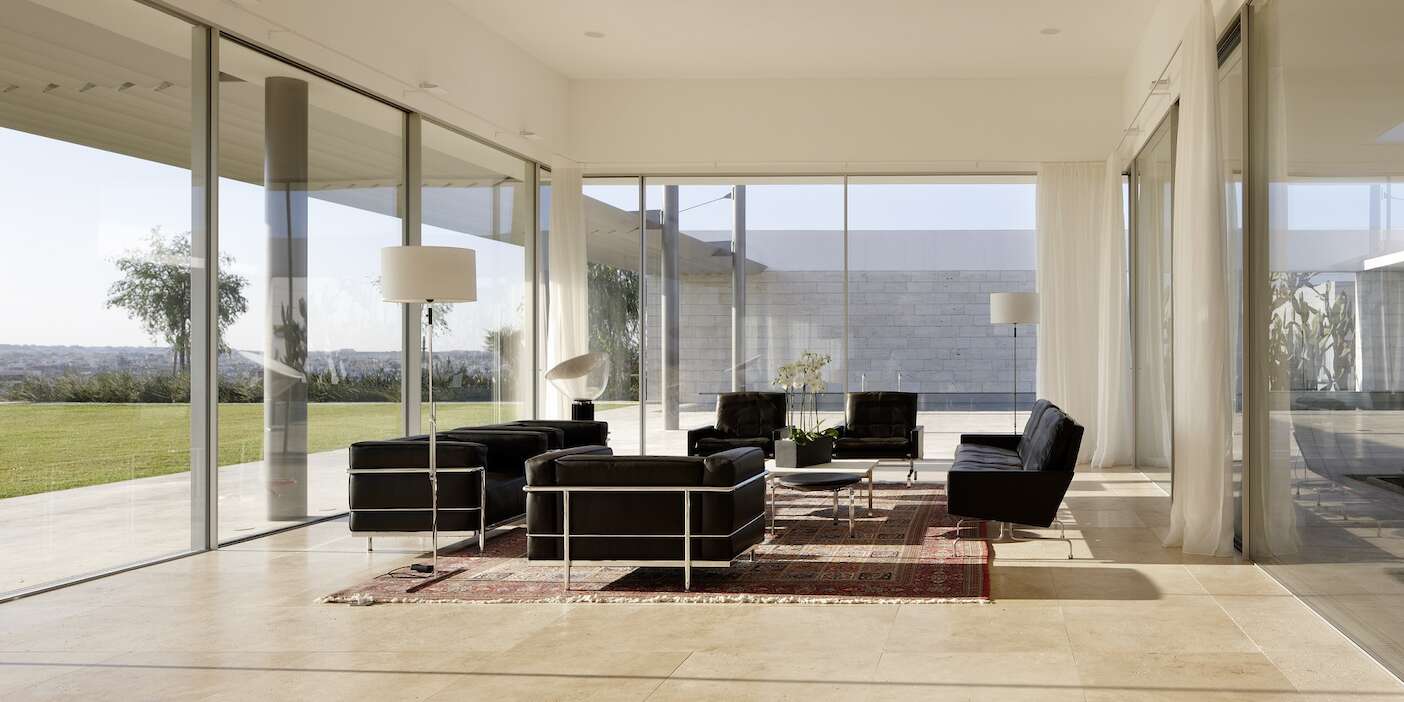 Exclusive frameless windows from swissFineLine