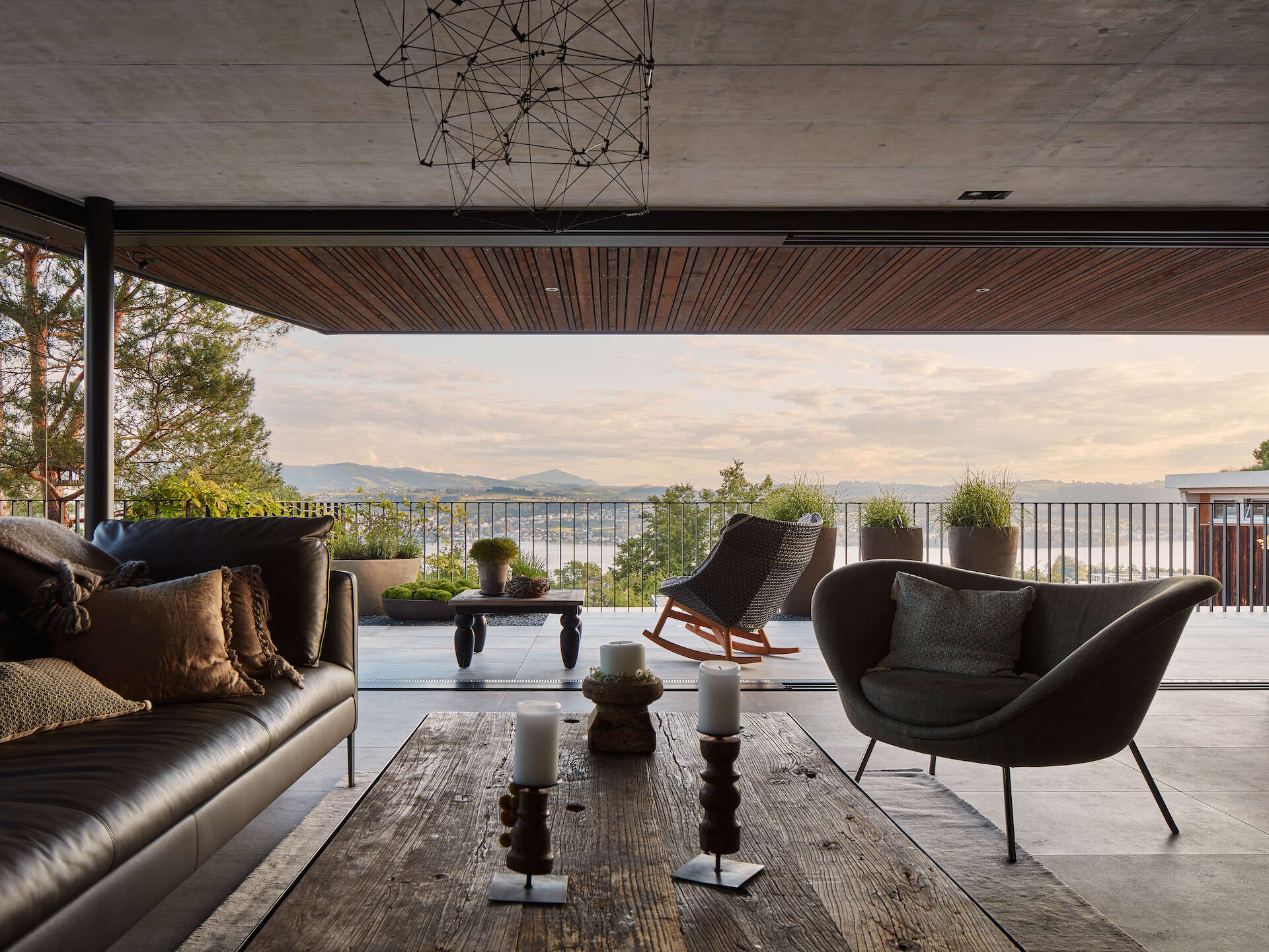 Exclusive frameless windows from swissFineLine